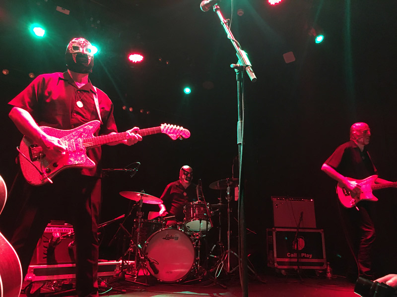 strayjackets - Muzikalia