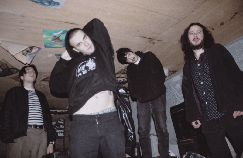 Primer álbum de los ecuatorianos Estoy Mal - Muzikalia